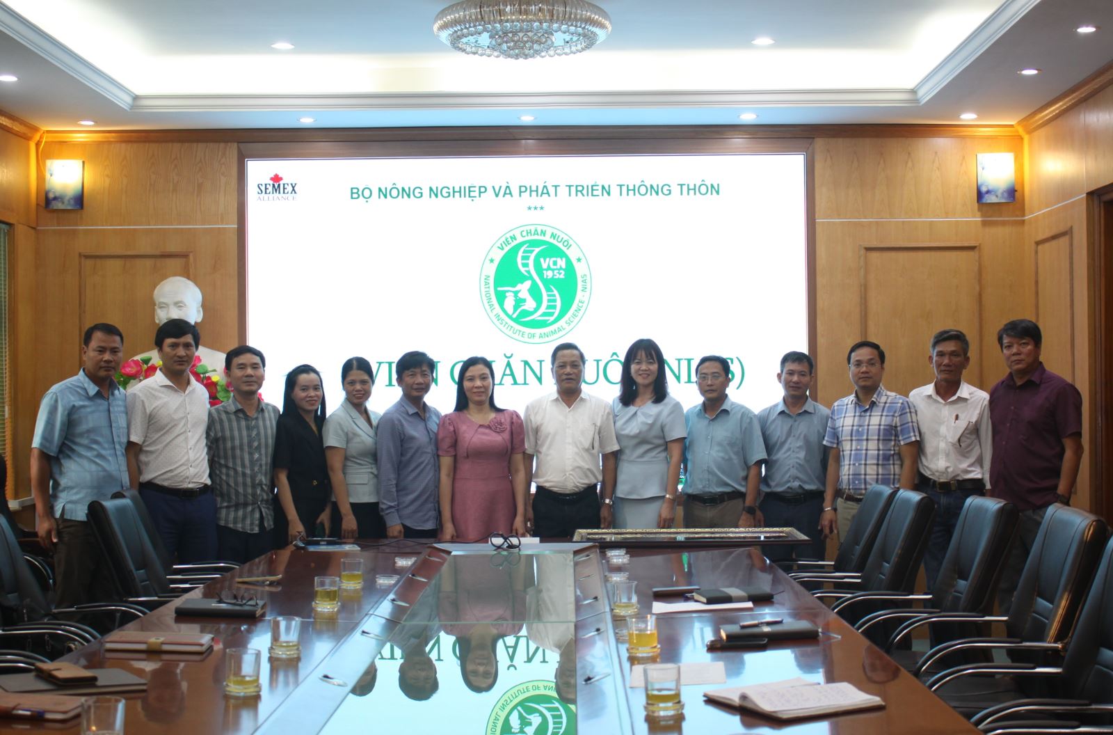 Viện trưởng Phạm Công Thiếu tiếp đoàn công tác Chi cục chăn nuôi và thú y tỉnh Quảng Bình | Viện ...